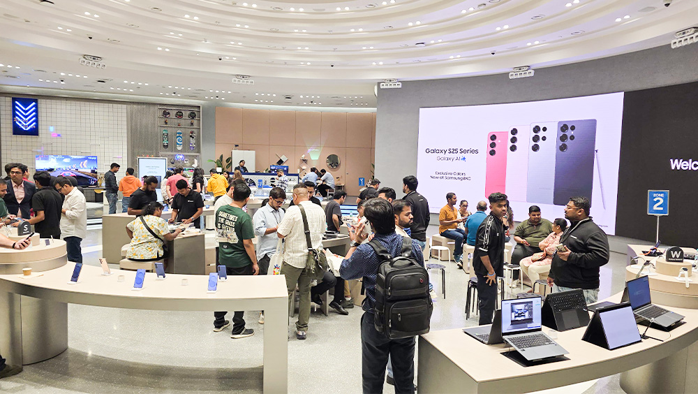 Samsung’s flagship store at BKC sets a record with over 700 early ...